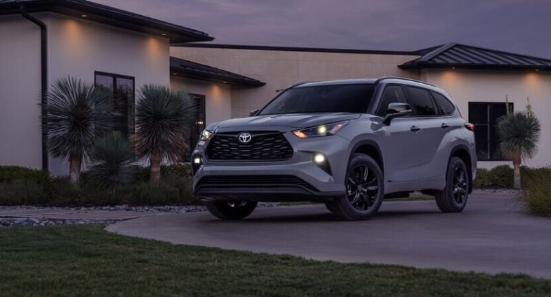 Mejore el viaje con el nuevo Highlander Hybrid Nightshade de Toyota ...